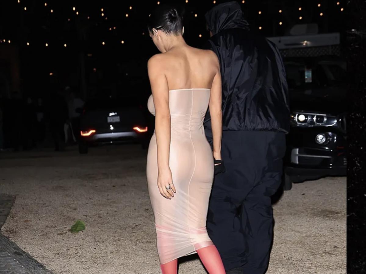 Бьянка Цензори подтверждает важность безопасного секса в своем образе оделась в презерватив